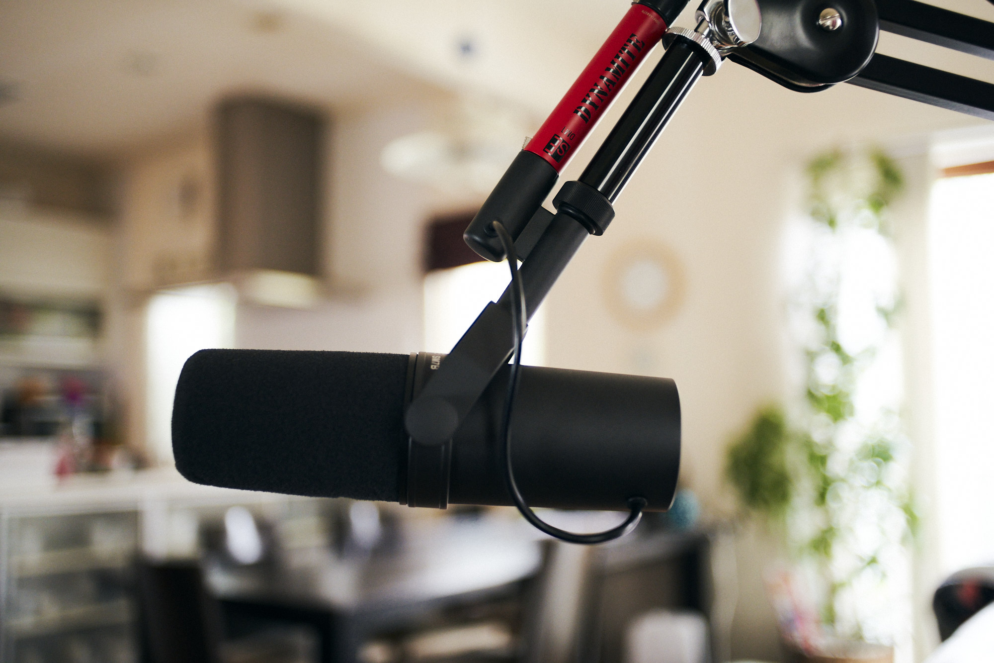 ダイナミックマイクSHURE SM7Bのプリアンプに「DM1 DYNAMITE」を導入 | jittodesign blog